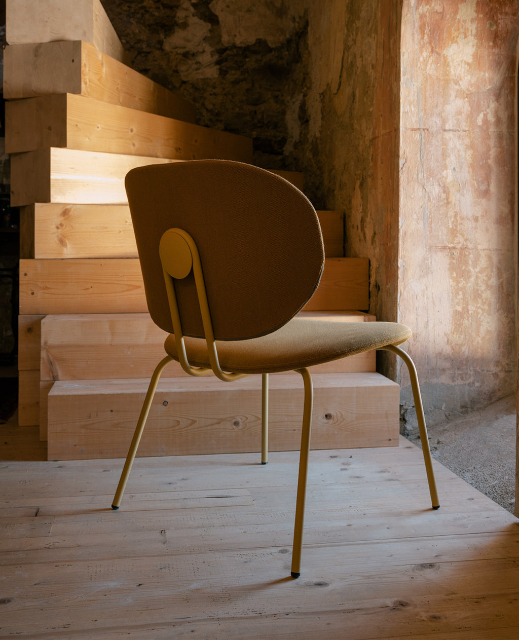 Hari Lounge Chair - Upholstered – hightower.design