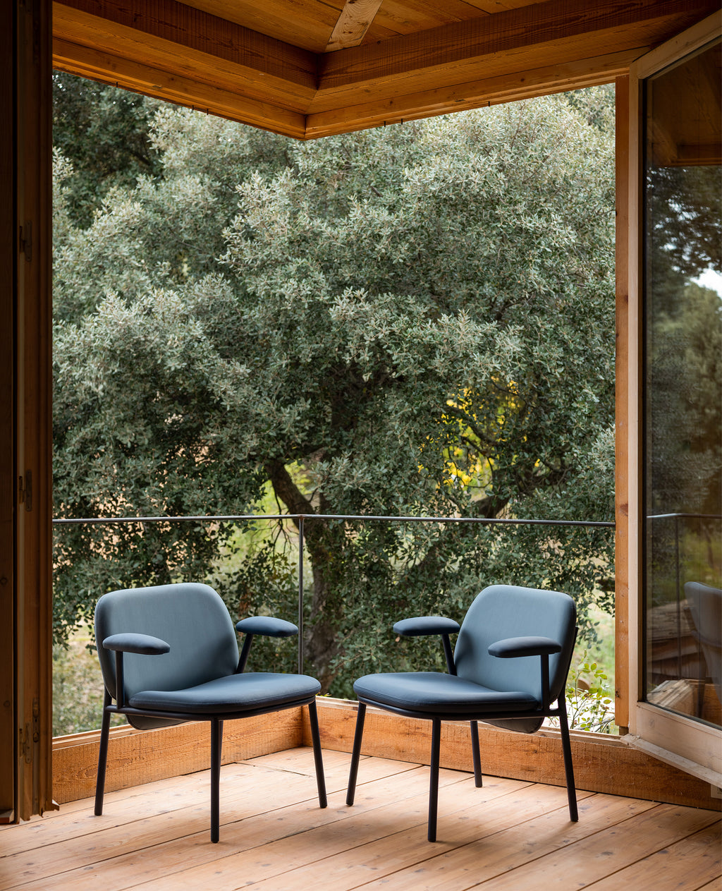 Lana Lounge Chair with Arms, Metal - Lowback – hightower.design